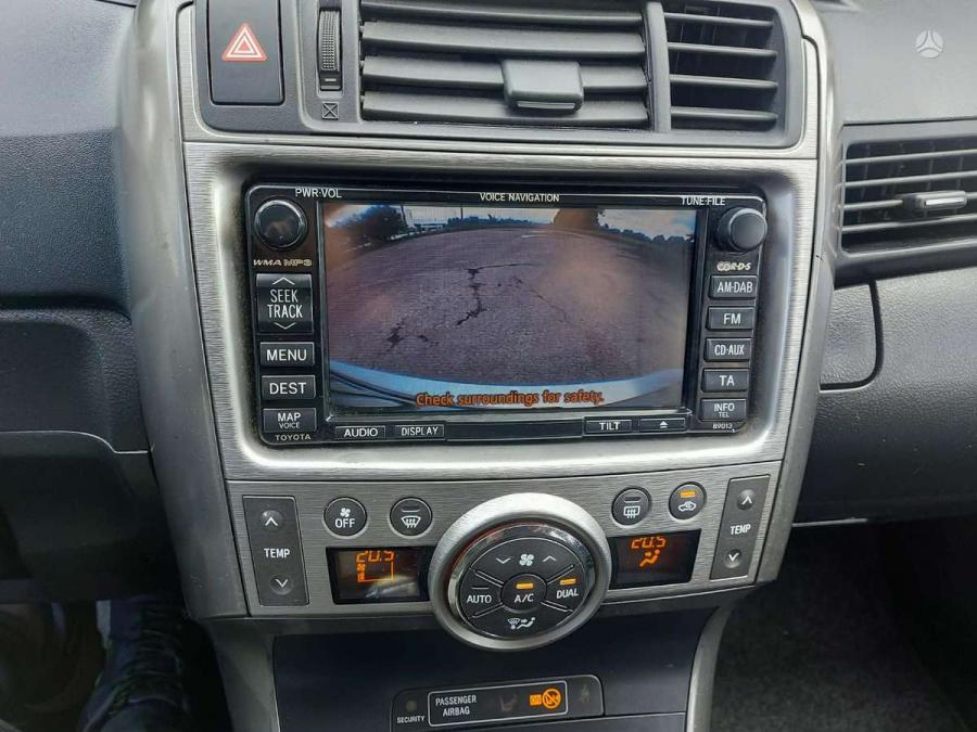Grey Toyota Verso 2010 in Ukmerge, with an engine capacity of 2.00 L and mileage of 215 thousand km for 3550 €, photo 12 on AUTOMOTO.COM.LV