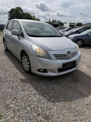Pelēks Toyota Verso 2010 Jurbarkas, ar dzinēja tilpumu 2.00 L un nobraukumu 240 tūkst. km par 2299 €, foto 3 vietnē AUTOMOTO.COM.LV