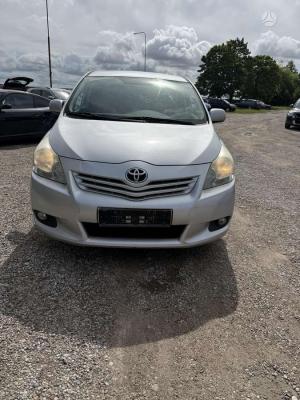 Pelēks Toyota Verso 2010 Jurbarkas, ar dzinēja tilpumu 2.00 L un nobraukumu 240 tūkst. km par 2299 €, foto 4 vietnē AUTOMOTO.COM.LV