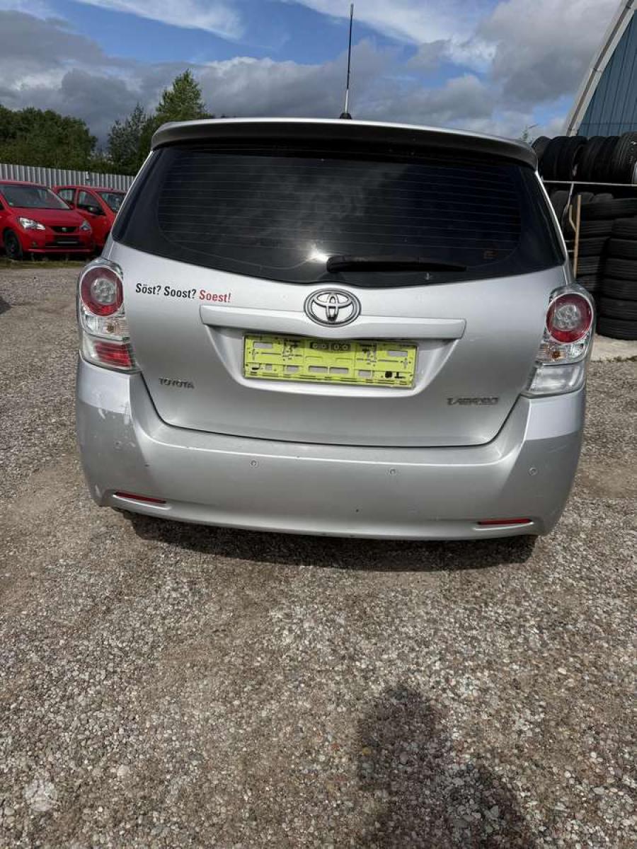 Pelēks Toyota Verso 2010 Jurbarkas, ar dzinēja tilpumu 2.00 L un nobraukumu 240 tūkst. km par 2299 €, foto 5 vietnē AUTOMOTO.COM.LV