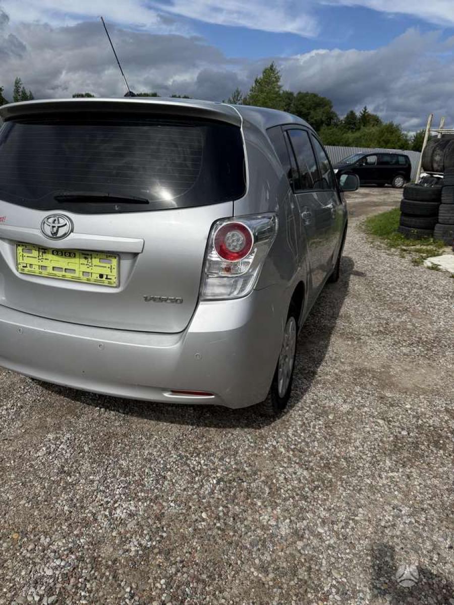 Pelēks Toyota Verso 2010 Jurbarkas, ar dzinēja tilpumu 2.00 L un nobraukumu 240 tūkst. km par 2299 €, foto 6 vietnē AUTOMOTO.COM.LV