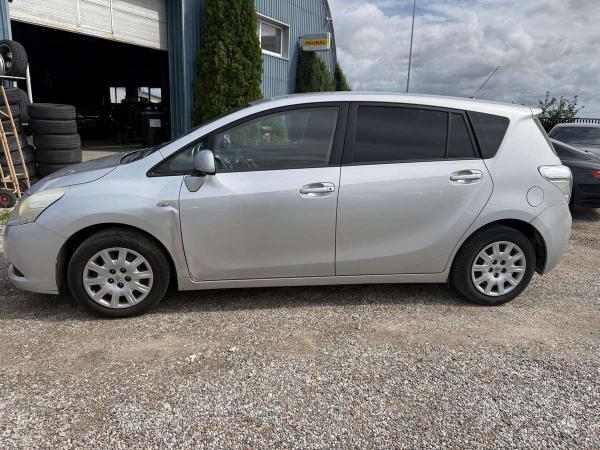Pelēks Toyota Verso 2010 Jurbarkas, ar dzinēja tilpumu 2.00 L un nobraukumu 240 tūkst. km par 2299 €, foto 7 vietnē AUTOMOTO.COM.LV