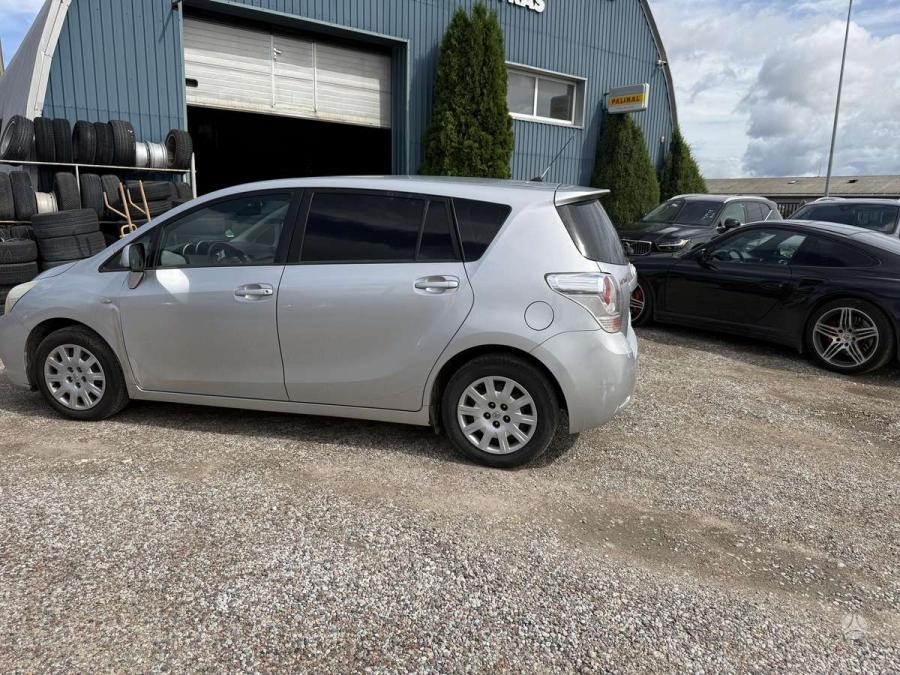 Pelēks Toyota Verso 2010 Jurbarkas, ar dzinēja tilpumu 2.00 L un nobraukumu 240 tūkst. km par 2299 €, foto 9 vietnē AUTOMOTO.COM.LV