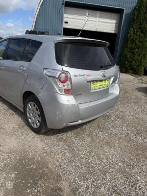Pelēks Toyota Verso 2010 Jurbarkas, ar dzinēja tilpumu 2.00 L un nobraukumu 240 tūkst. km par 2299 €, foto 10 vietnē AUTOMOTO.COM.LV