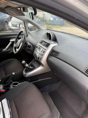 Pelēks Toyota Verso 2010 Jurbarkas, ar dzinēja tilpumu 2.00 L un nobraukumu 240 tūkst. km par 2299 €, foto 14 vietnē AUTOMOTO.COM.LV