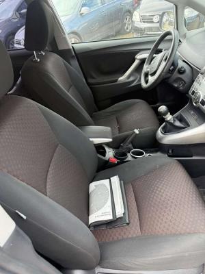 Pelēks Toyota Verso 2010 Jurbarkas, ar dzinēja tilpumu 2.00 L un nobraukumu 240 tūkst. km par 2299 €, foto 15 vietnē AUTOMOTO.COM.LV