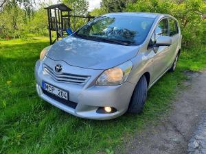 Pelēks Toyota Verso 2010 Viļņa, ar dzinēja tilpumu 2.00 L un nobraukumu 249 tūkst. km par 3500 €, foto  vietnē AUTOMOTO.COM.LV