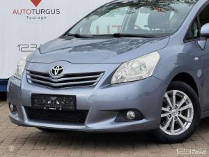 Grey Toyota Verso 2010 in Taurage, with an engine capacity of 2.00 L and mileage of 230 thousand km for 4300 €, photo 3 on AUTOMOTO.COM.LV