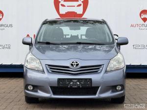 Grey Toyota Verso 2010 in Taurage, with an engine capacity of 2.00 L and mileage of 230 thousand km for 4300 €, photo 4 on AUTOMOTO.COM.LV
