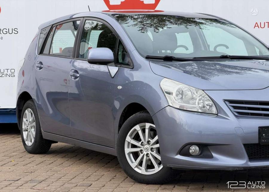 Grey Toyota Verso 2010 in Taurage, with an engine capacity of 2.00 L and mileage of 230 thousand km for 4300 €, photo 6 on AUTOMOTO.COM.LV