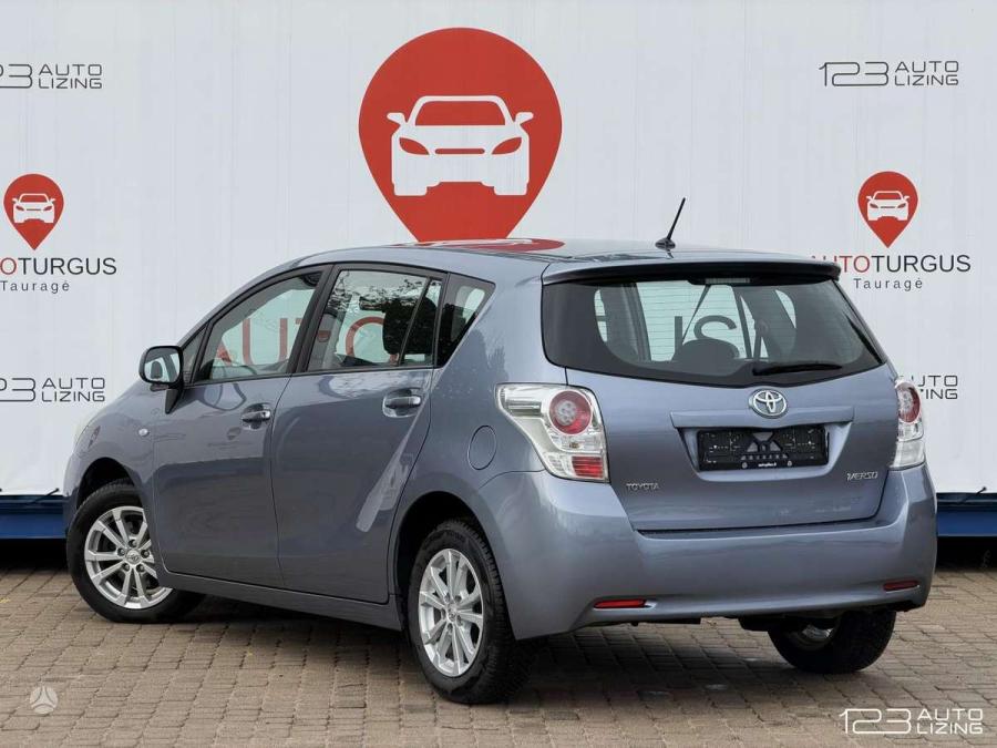 Grey Toyota Verso 2010 in Taurage, with an engine capacity of 2.00 L and mileage of 230 thousand km for 4300 €, photo 7 on AUTOMOTO.COM.LV