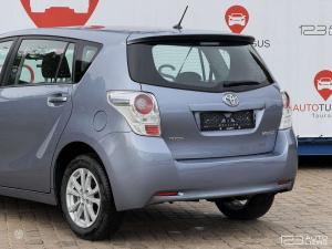 Grey Toyota Verso 2010 in Taurage, with an engine capacity of 2.00 L and mileage of 230 thousand km for 4300 €, photo 8 on AUTOMOTO.COM.LV
