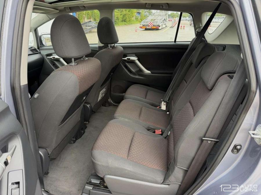 Grey Toyota Verso 2010 in Taurage, with an engine capacity of 2.00 L and mileage of 230 thousand km for 4300 €, photo 13 on AUTOMOTO.COM.LV