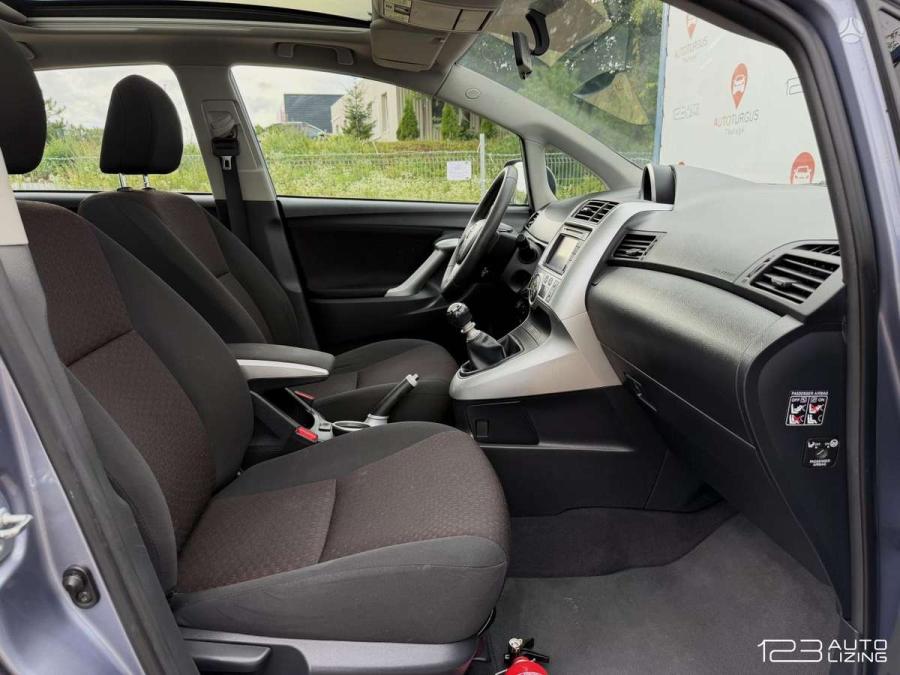 Grey Toyota Verso 2010 in Taurage, with an engine capacity of 2.00 L and mileage of 230 thousand km for 4300 €, photo 14 on AUTOMOTO.COM.LV