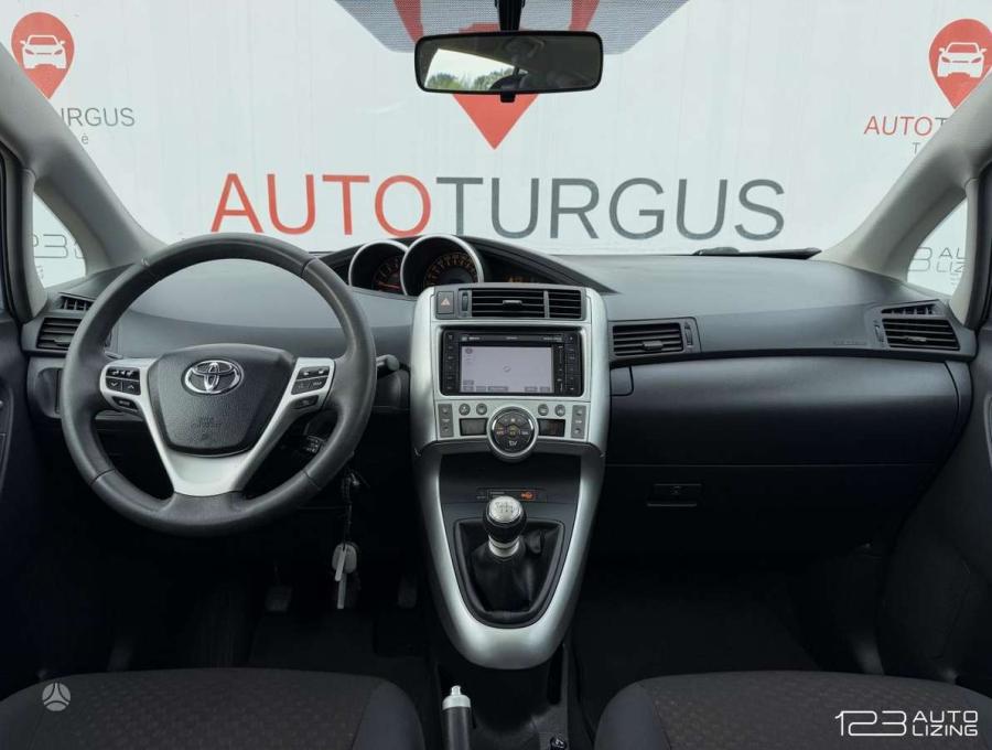 Grey Toyota Verso 2010 in Taurage, with an engine capacity of 2.00 L and mileage of 230 thousand km for 4300 €, photo 16 on AUTOMOTO.COM.LV