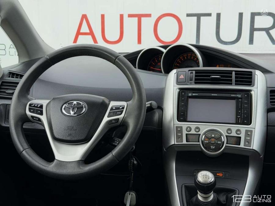 Grey Toyota Verso 2010 in Taurage, with an engine capacity of 2.00 L and mileage of 230 thousand km for 4300 €, photo 17 on AUTOMOTO.COM.LV
