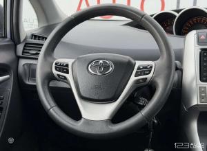Grey Toyota Verso 2010 in Taurage, with an engine capacity of 2.00 L and mileage of 230 thousand km for 4300 €, photo 18 on AUTOMOTO.COM.LV
