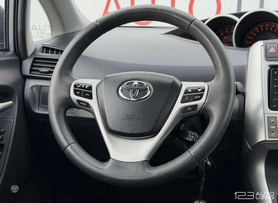 Grey Toyota Verso 2010 in Taurage, with an engine capacity of 2.00 L and mileage of 230 thousand km for 4300 €, photo 18 on AUTOMOTO.COM.LV