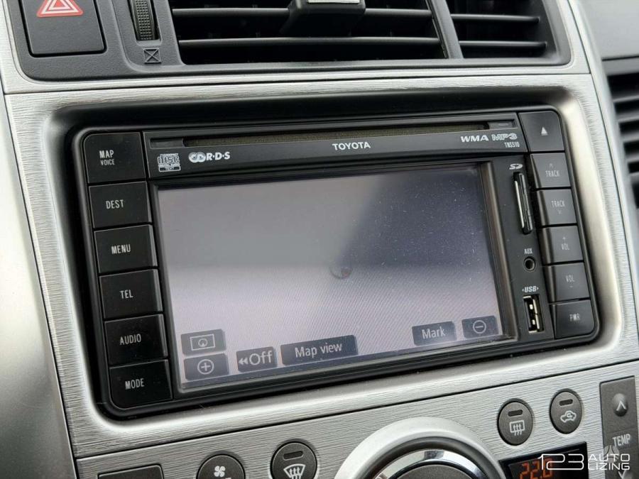 Grey Toyota Verso 2010 in Taurage, with an engine capacity of 2.00 L and mileage of 230 thousand km for 4300 €, photo 20 on AUTOMOTO.COM.LV