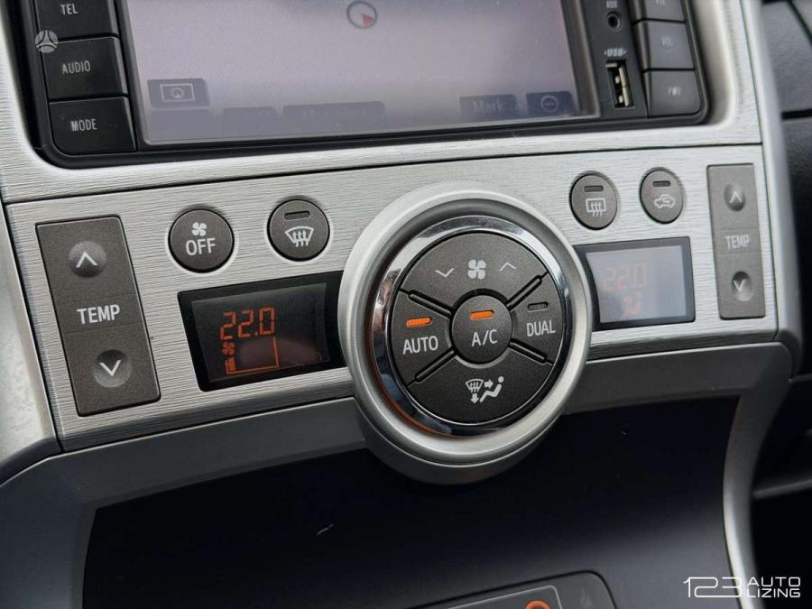 Grey Toyota Verso 2010 in Taurage, with an engine capacity of 2.00 L and mileage of 230 thousand km for 4300 €, photo 22 on AUTOMOTO.COM.LV