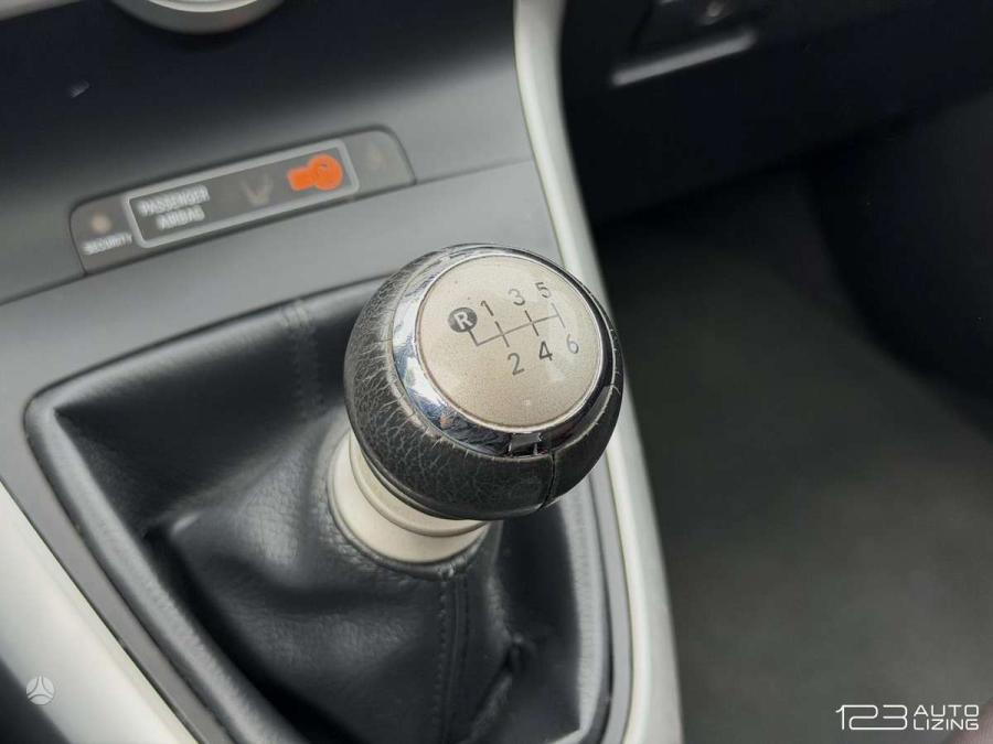Grey Toyota Verso 2010 in Taurage, with an engine capacity of 2.00 L and mileage of 230 thousand km for 4300 €, photo 23 on AUTOMOTO.COM.LV