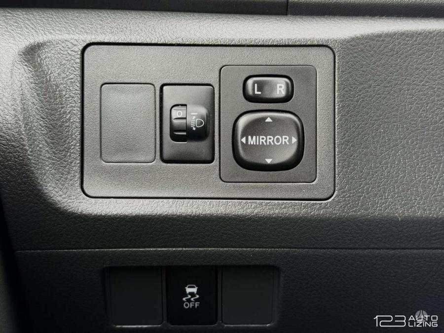 Grey Toyota Verso 2010 in Taurage, with an engine capacity of 2.00 L and mileage of 230 thousand km for 4300 €, photo 25 on AUTOMOTO.COM.LV