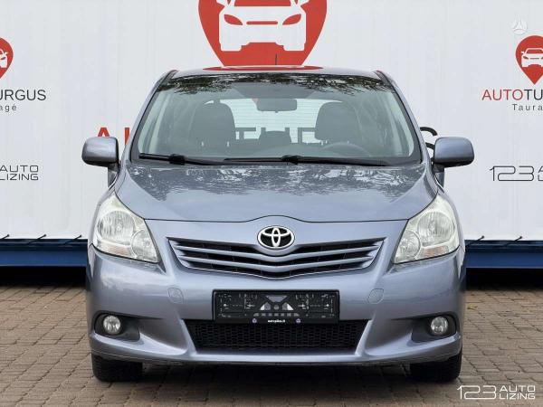 Grey Toyota Verso 2010 in Taurage, with an engine capacity of 2.00 L and mileage of 230 thousand km for 4300 €, photo 4 on AUTOMOTO.COM.LV