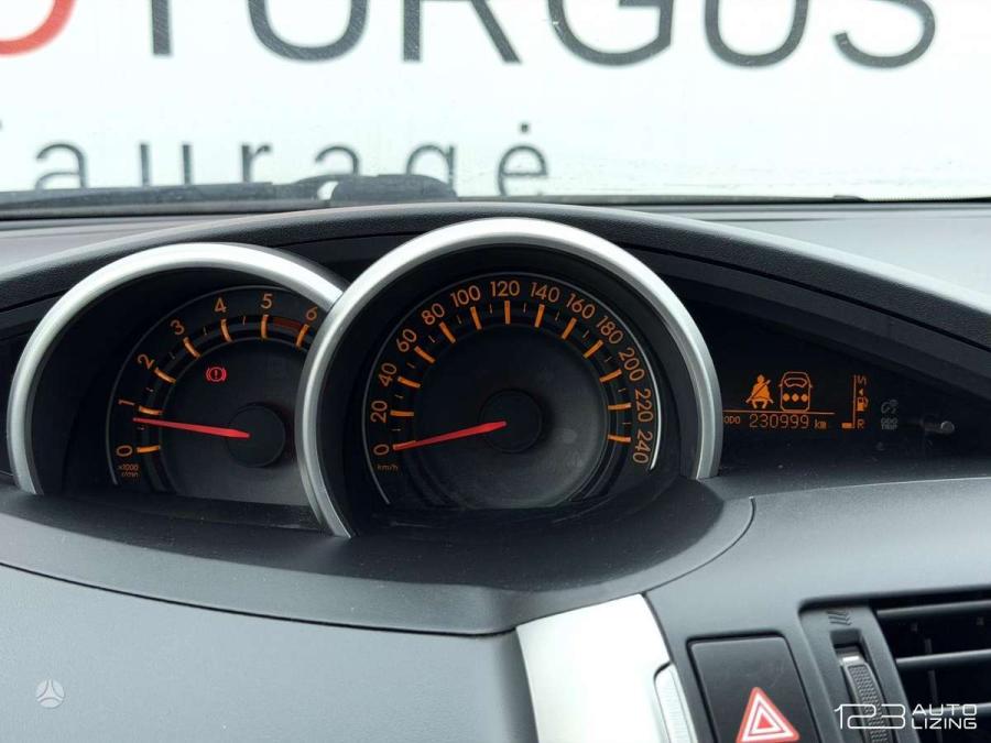 Grey Toyota Verso 2010 in Taurage, with an engine capacity of 2.00 L and mileage of 230 thousand km for 4300 €, photo 19 on AUTOMOTO.COM.LV