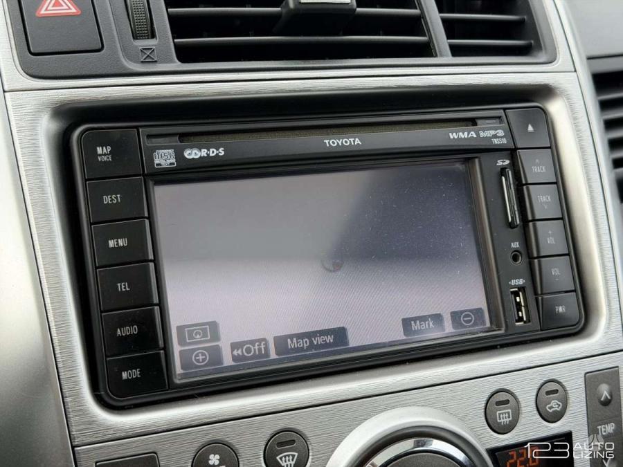 Grey Toyota Verso 2010 in Taurage, with an engine capacity of 2.00 L and mileage of 230 thousand km for 4300 €, photo 20 on AUTOMOTO.COM.LV