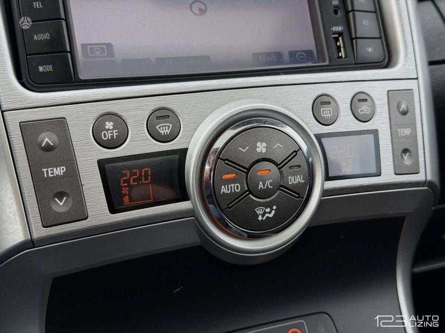 Grey Toyota Verso 2010 in Taurage, with an engine capacity of 2.00 L and mileage of 230 thousand km for 4300 €, photo 22 on AUTOMOTO.COM.LV