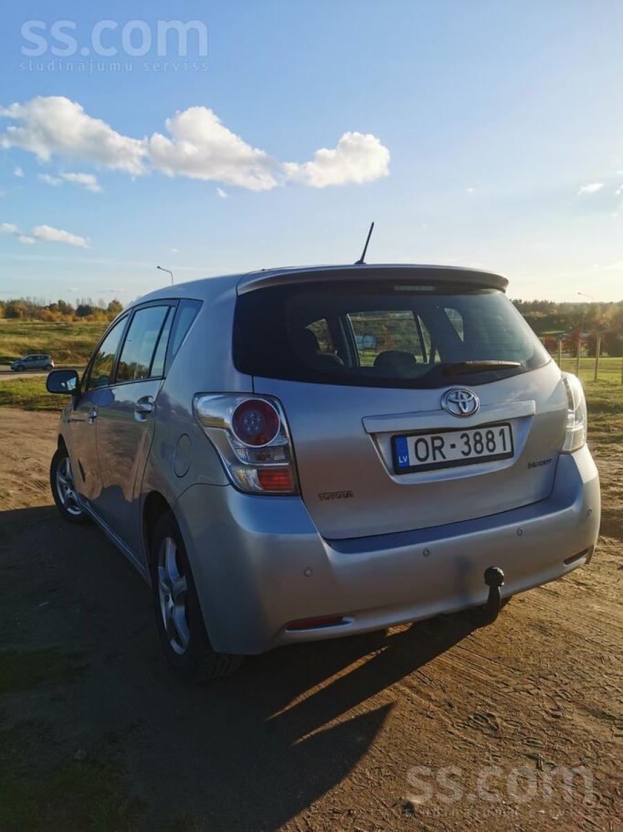Grey Toyota Verso 2010 in Daugavpils, with an engine capacity of 2.00 L and mileage of 261 thousand km for 5300 €, photo 5 on AUTOMOTO.COM.LV