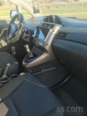 Grey Toyota Verso 2010 in Daugavpils, with an engine capacity of 2.00 L and mileage of 261 thousand km for 5300 €, photo 13 on AUTOMOTO.COM.LV