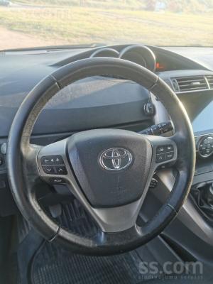 Grey Toyota Verso 2010 in Daugavpils, with an engine capacity of 2.00 L and mileage of 261 thousand km for 5300 €, photo 17 on AUTOMOTO.COM.LV