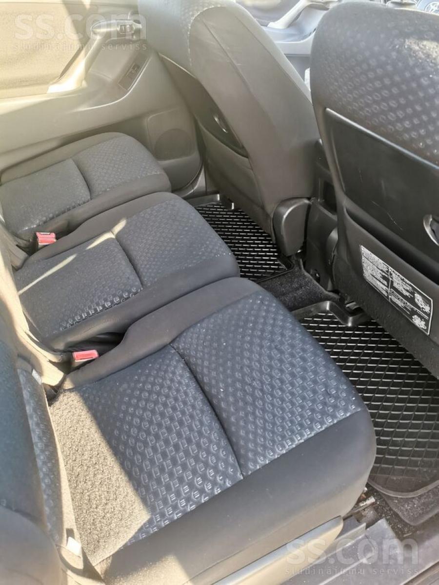Grey Toyota Verso 2010 in Daugavpils, with an engine capacity of 2.00 L and mileage of 261 thousand km for 5300 €, photo 19 on AUTOMOTO.COM.LV
