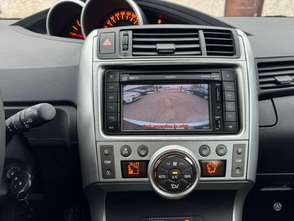 Pelēks Toyota Verso 2011 Jurbarkas, ar dzinēja tilpumu 2.00 L un nobraukumu 218 tūkst. km par 4650 €, foto 11 vietnē AUTOMOTO.COM.LV