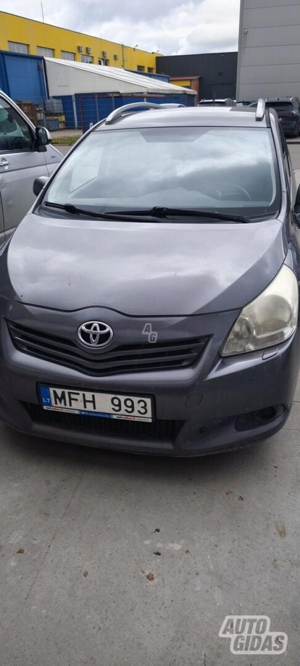 Pelēks Toyota Verso 2011 Viļņa, ar dzinēja tilpumu 2.00 L un nobraukumu 352 tūkst. km par 4000 €, foto 6 vietnē AUTOMOTO.COM.LV