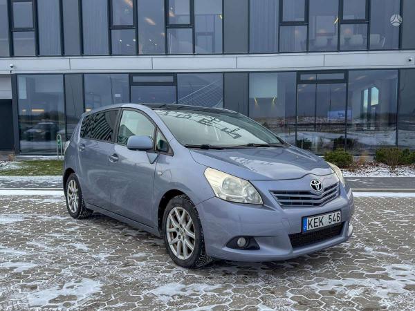 Grey Toyota Verso 2011 in Vilnius, with an engine capacity of 2.00 L and mileage of 243 thousand km for 4100 €, photo 1 on AUTOMOTO.COM.LV