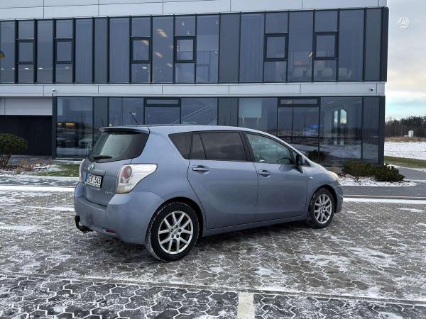 Grey Toyota Verso 2011 in Vilnius, with an engine capacity of 2.00 L and mileage of 243 thousand km for 4100 €, photo 2 on AUTOMOTO.COM.LV