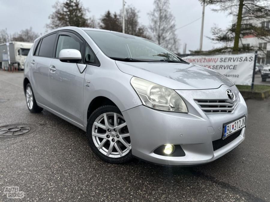 Grey Toyota Verso 2011 in Marijampole, with an engine capacity of 2.20 L and mileage of 264 thousand km for 3100 €, photo 1 on AUTOMOTO.COM.LV