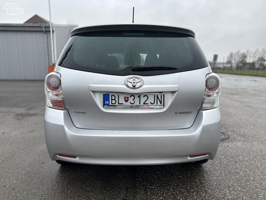 Grey Toyota Verso 2011 in Marijampole, with an engine capacity of 2.20 L and mileage of 264 thousand km for 3100 €, photo 6 on AUTOMOTO.COM.LV
