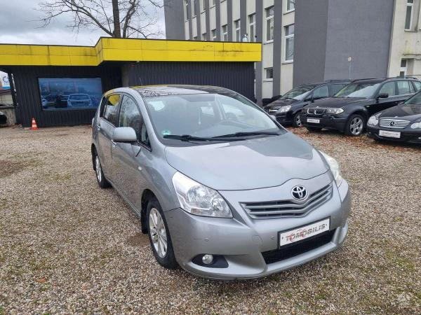 Grey Toyota Verso 2011 in Kaunas, with an engine capacity of 2.00 L and mileage of 307 thousand km for 3450 €, photo 1 on AUTOMOTO.COM.LV