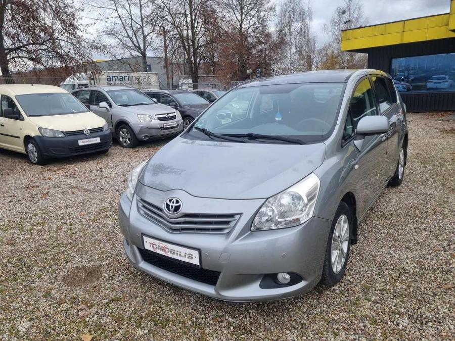 Pelēks Toyota Verso 2011 Kauņa, ar dzinēja tilpumu 2.00 L un nobraukumu 307 tūkst. km par 3450 €, foto 4 vietnē AUTOMOTO.COM.LV