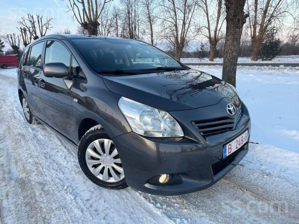 Grey Toyota Verso 2011 in Ogre, with an engine capacity of 1.80 L and mileage of 196 thousand km for 6980 €, photo 3 on AUTOMOTO.COM.LV