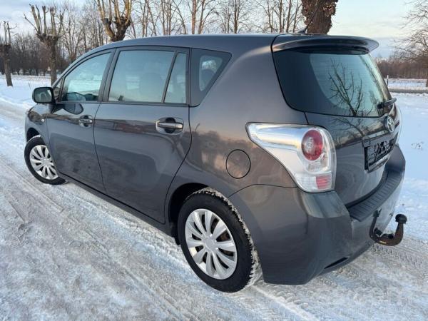 Grey Toyota Verso 2011 in Ogre, with an engine capacity of 1.80 L and mileage of 196 thousand km for 6980 €, photo 7 on AUTOMOTO.COM.LV