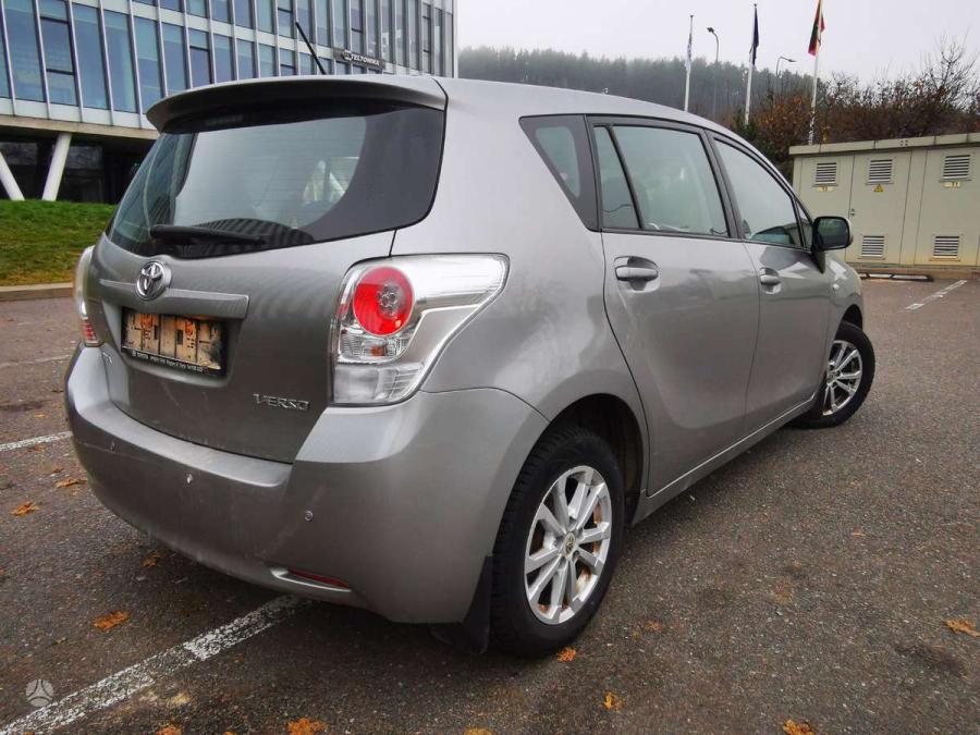 Grey Toyota Verso 2011 in Vilnius, with an engine capacity of 1.80 L and mileage of 211 thousand km for 6499 €, photo 1 on AUTOMOTO.COM.LV