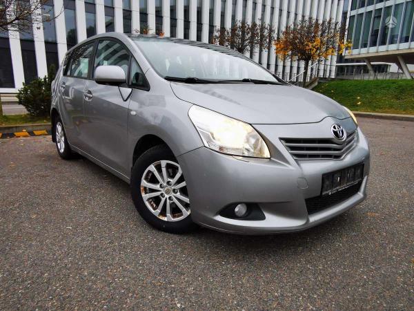 Grey Toyota Verso 2011 in Vilnius, with an engine capacity of 1.80 L and mileage of 211 thousand km for 6499 €, photo 2 on AUTOMOTO.COM.LV