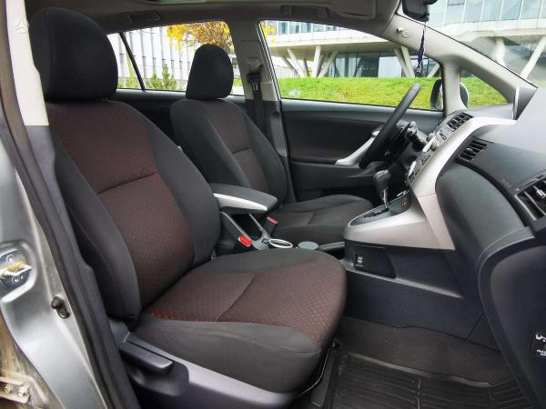 Grey Toyota Verso 2011 in Vilnius, with an engine capacity of 1.80 L and mileage of 211 thousand km for 6499 €, photo 10 on AUTOMOTO.COM.LV