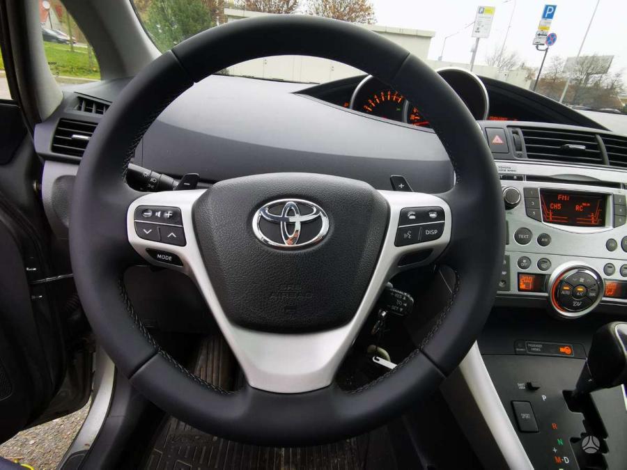 Grey Toyota Verso 2011 in Vilnius, with an engine capacity of 1.80 L and mileage of 211 thousand km for 6499 €, photo 15 on AUTOMOTO.COM.LV