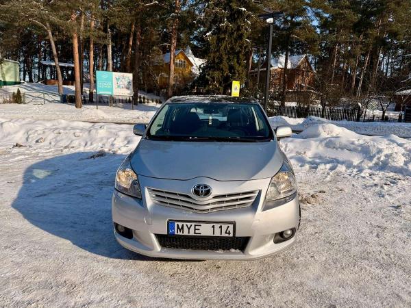 Pelēks Toyota Verso 2011 Kauņa, ar dzinēja tilpumu 2.00 L un nobraukumu 276 tūkst. km par 3600 €, foto 2 vietnē AUTOMOTO.COM.LV