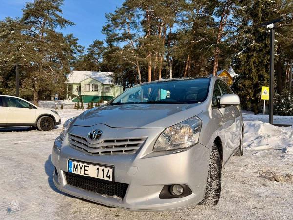 Pelēks Toyota Verso 2011 Kauņa, ar dzinēja tilpumu 2.00 L un nobraukumu 276 tūkst. km par 3600 €, foto 3 vietnē AUTOMOTO.COM.LV